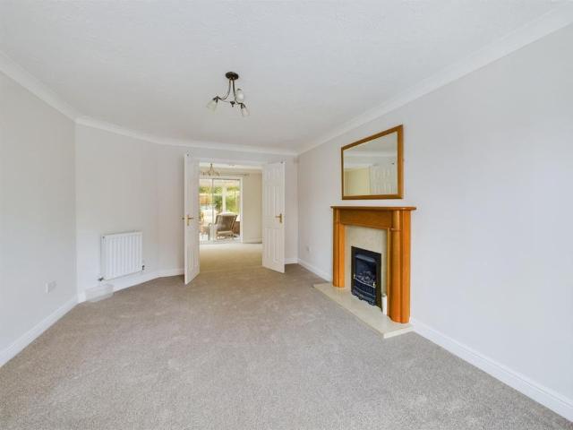 4 bedroom terraced house to rent