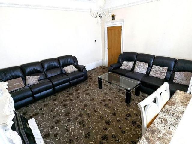 4 bedroom terraced house to rent