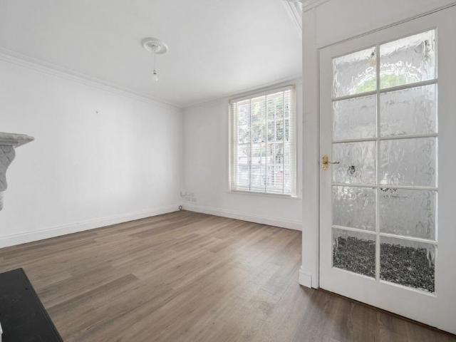 4 bedroom terraced house to rent