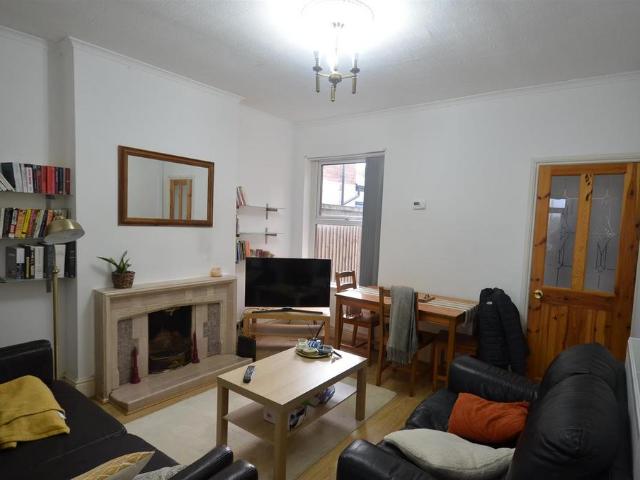 4 bedroom terraced house to rent