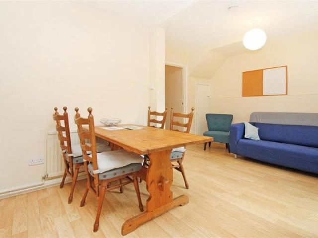 4 bedroom terraced house to rent