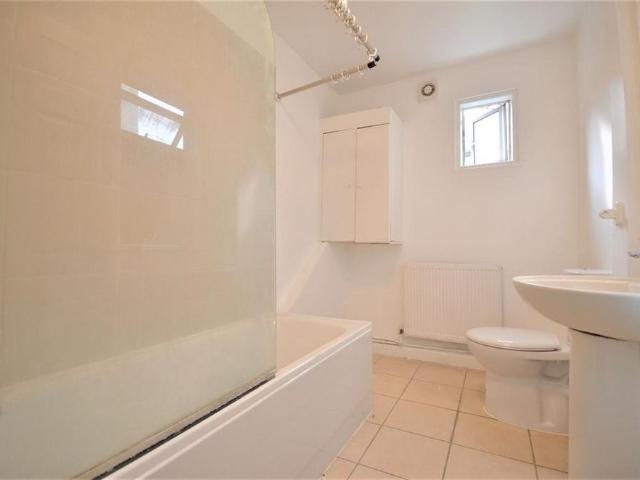 4 bedroom terraced house to rent