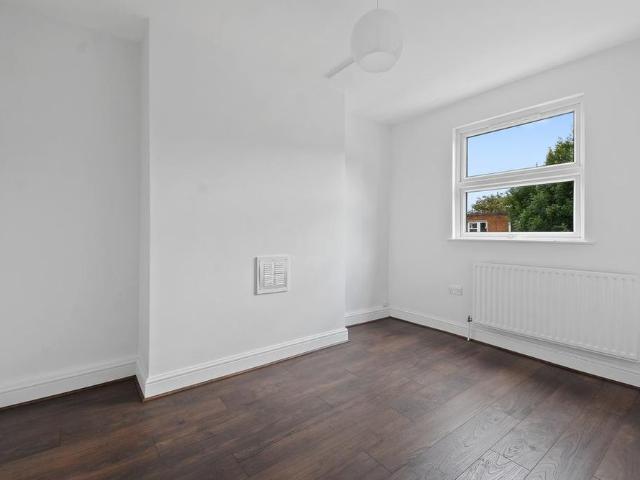 4 bedroom terraced house to rent
