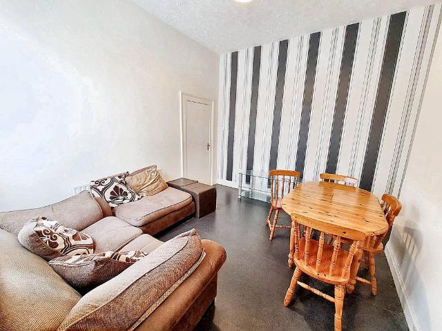 4 bedroom terraced house to rent
