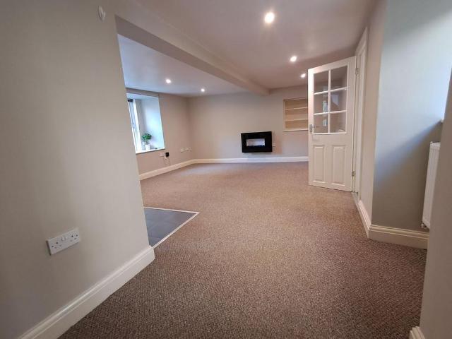 4 bedroom terraced house to rent