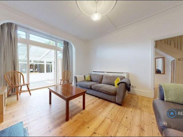 4 bedroom terraced house to rent