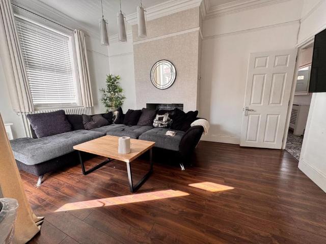 4 bedroom terraced house to rent