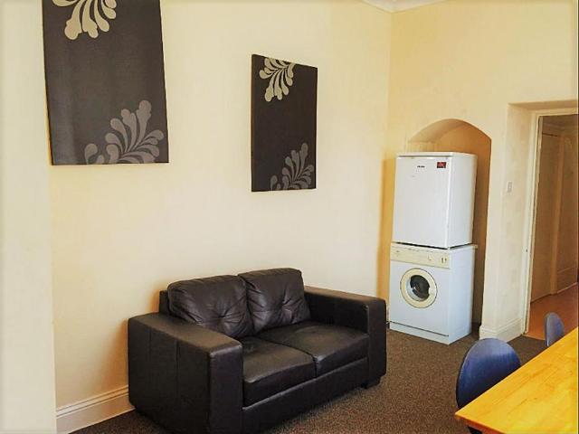 4 bedroom terraced house to rent