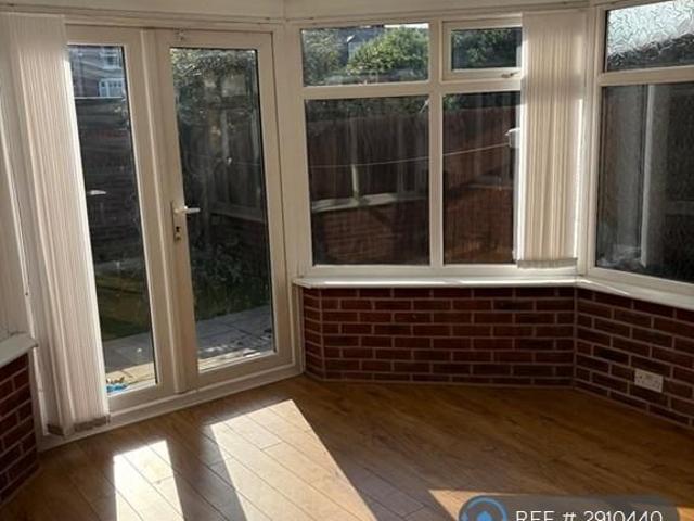 4 bedroom terraced house to rent
