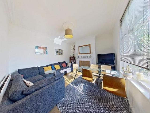 4 bedroom terraced house to rent