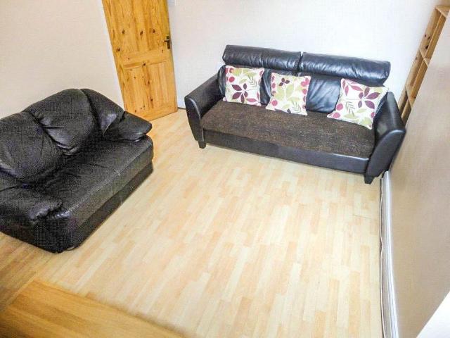 4 bedroom terraced house to rent