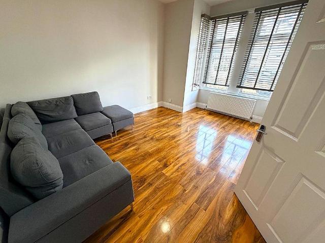 4 bedroom terraced house to rent