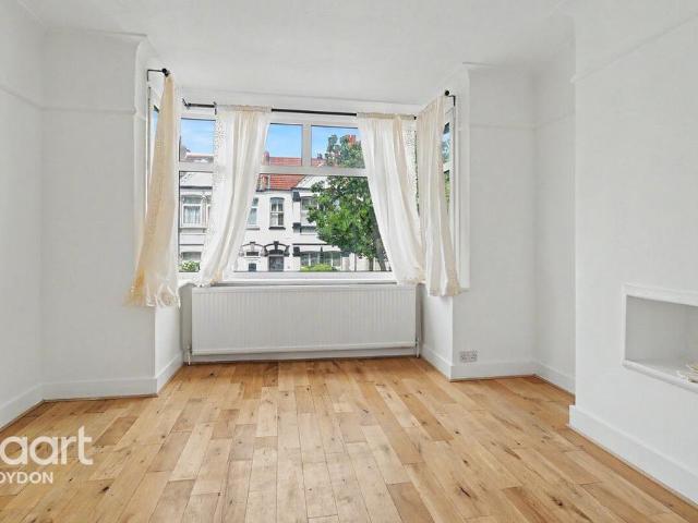 4 bedroom terraced house to rent