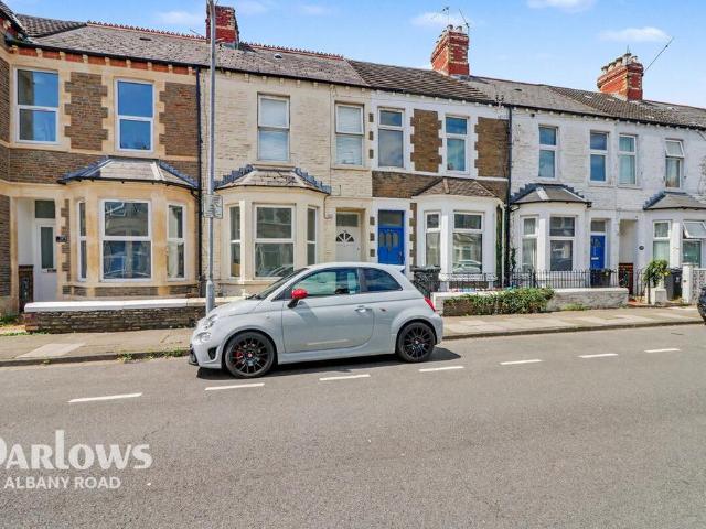 4 bedroom terraced house to rent