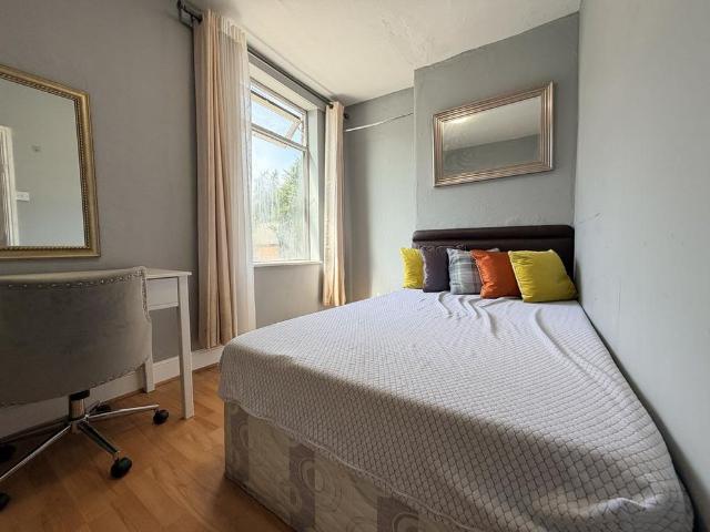 4 bedroom terraced house to rent