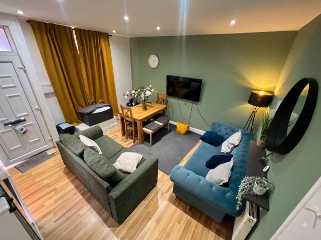 4 bedroom terraced house to rent