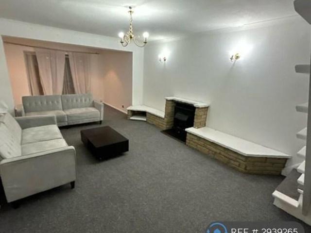 4 bedroom terraced house to rent