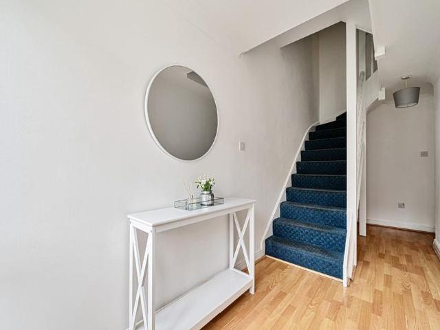 4 bedroom terraced house to rent