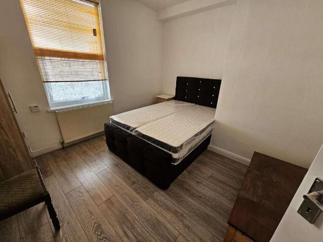 4 bedroom terraced house to rent