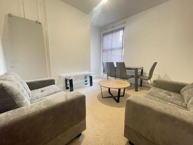 4 bedroom terraced house to rent
