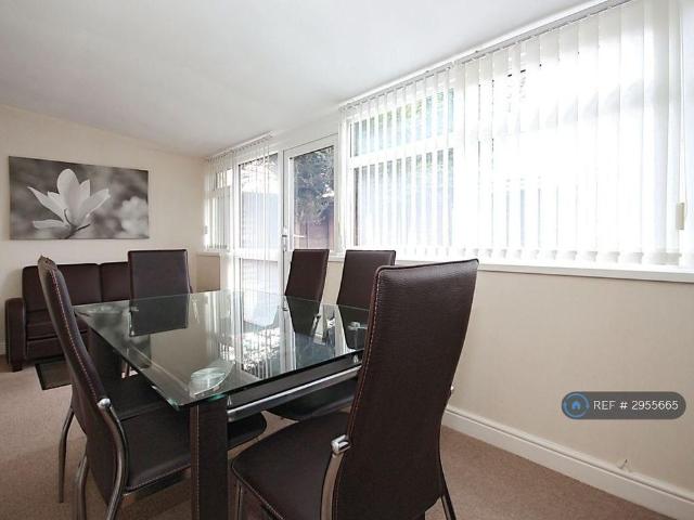 4 bedroom terraced house to rent