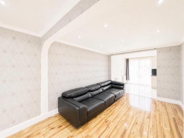 4 bedroom terraced house to rent