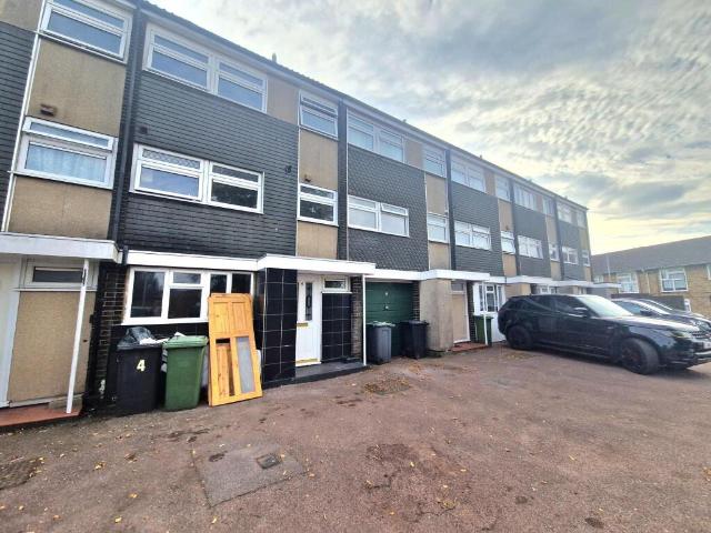 4 bedroom terraced house to rent