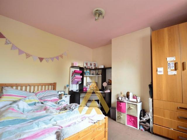 4 bedroom terraced house to rent