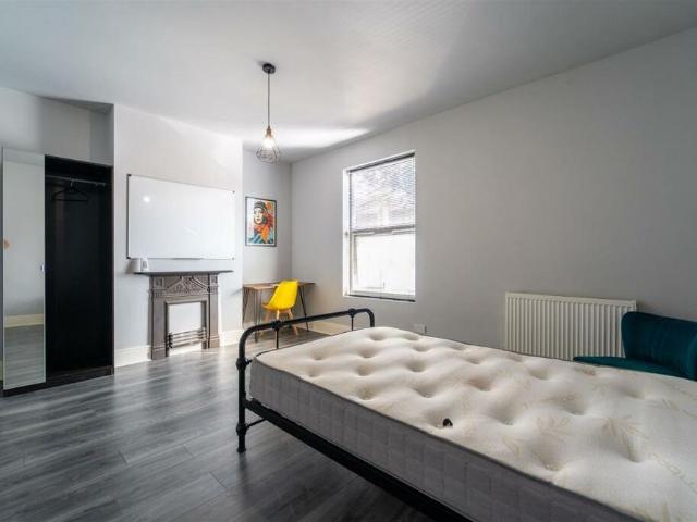 4 bedroom terraced house to rent
