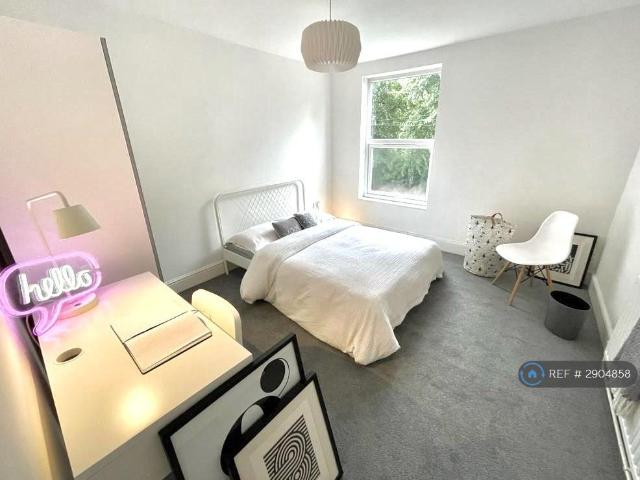 4 bedroom terraced house to rent