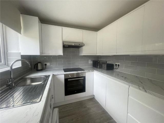 4 bedroom terraced house to rent