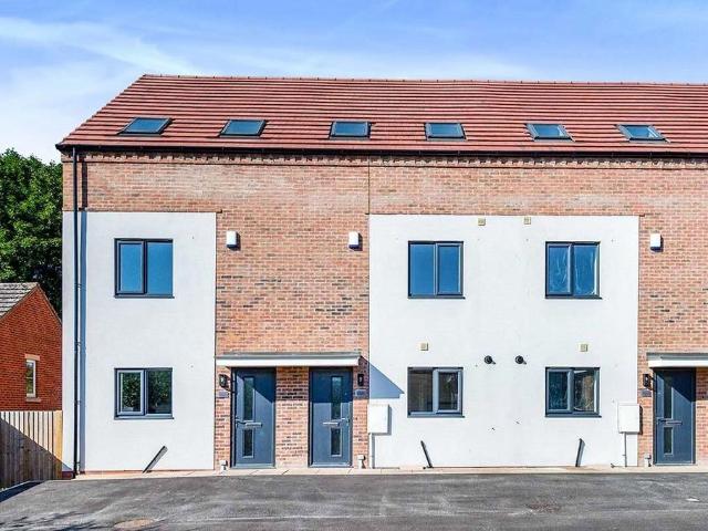 4 bedroom terraced house to rent
