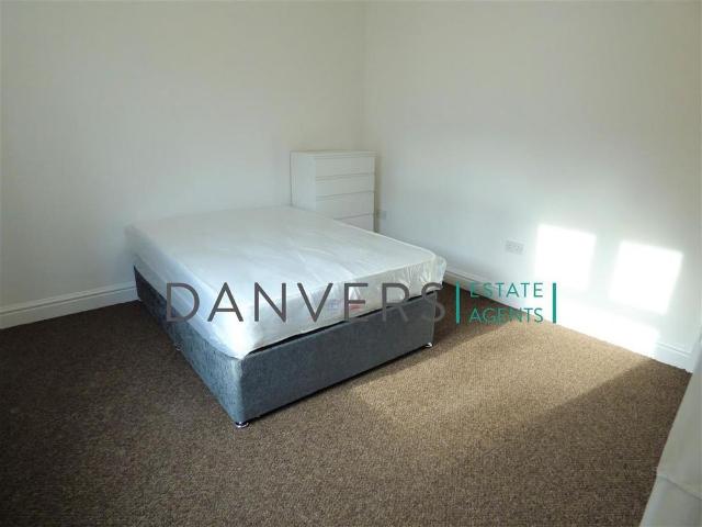 4 bedroom terraced house to rent