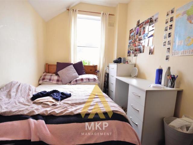 4 bedroom terraced house to rent