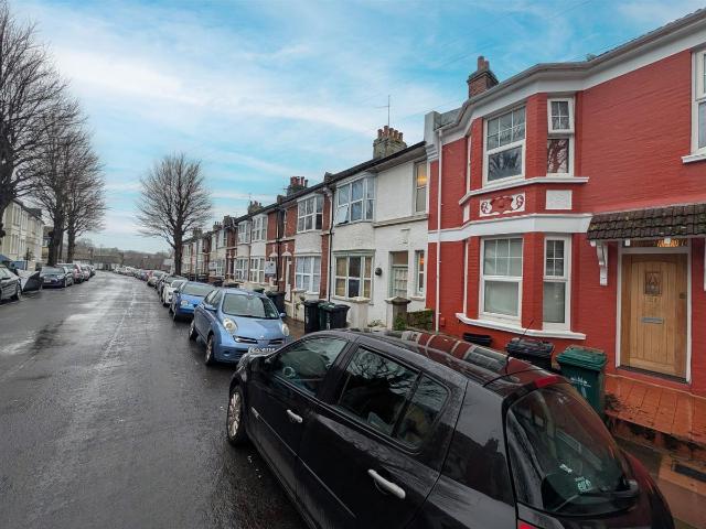 4 bedroom terraced house to rent