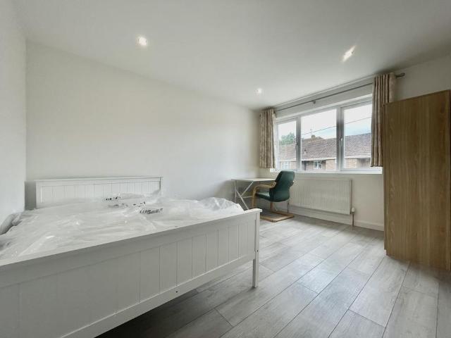 4 bedroom terraced house to rent