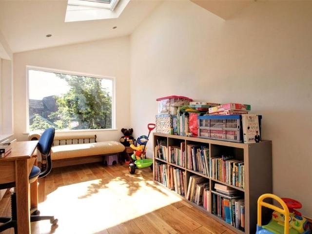 4 bedroom terraced house to rent