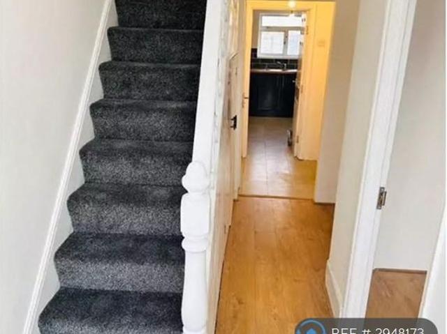 4 bedroom terraced house to rent