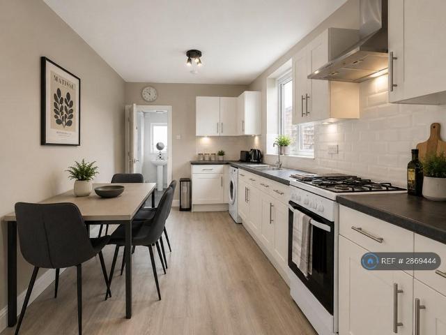 4 bedroom terraced house to rent
