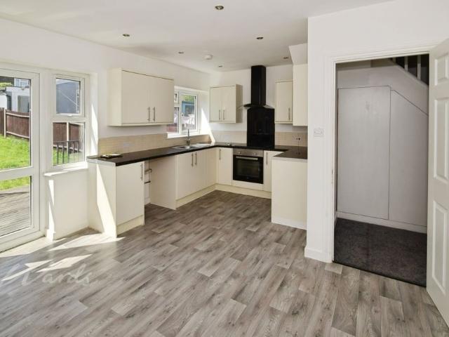 4 bedroom terraced house to rent