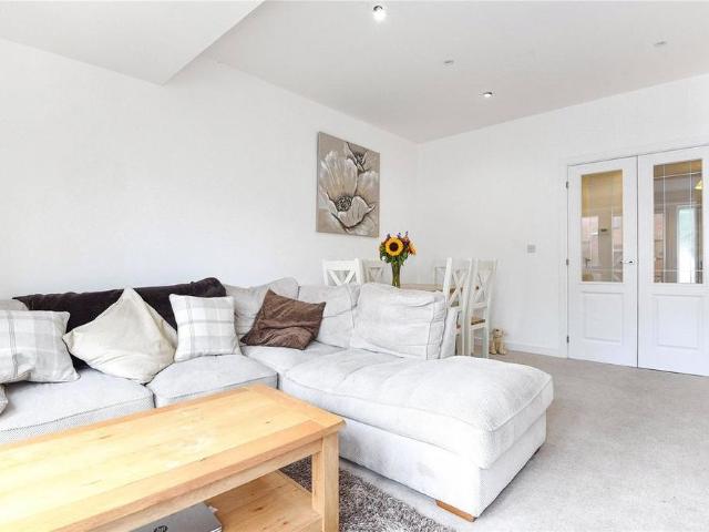 4 bedroom terraced house to rent