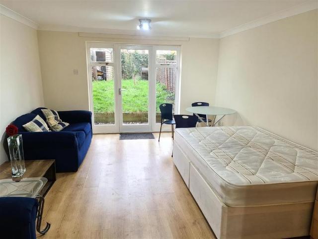 4 bedroom terraced house to rent
