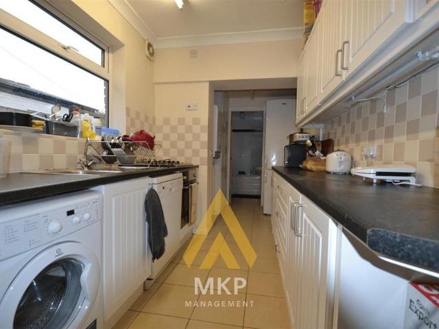 4 bedroom terraced house to rent