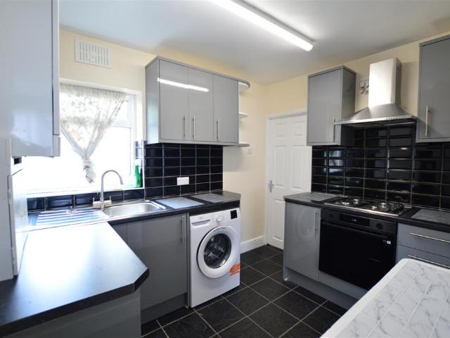4 bedroom terraced house to rent