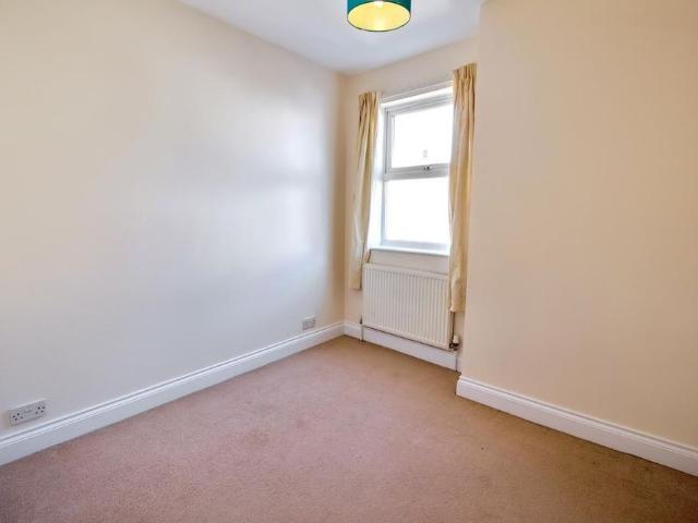 4 bedroom terraced house to rent