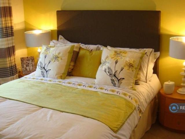 4 bedroom terraced house to rent
