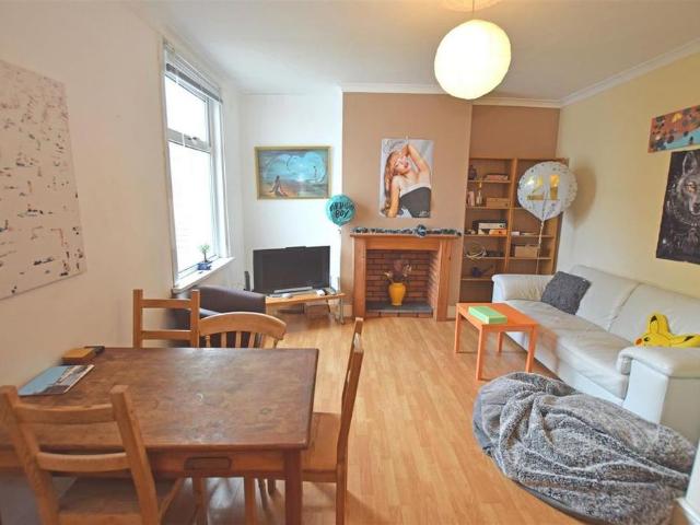 4 bedroom terraced house to rent