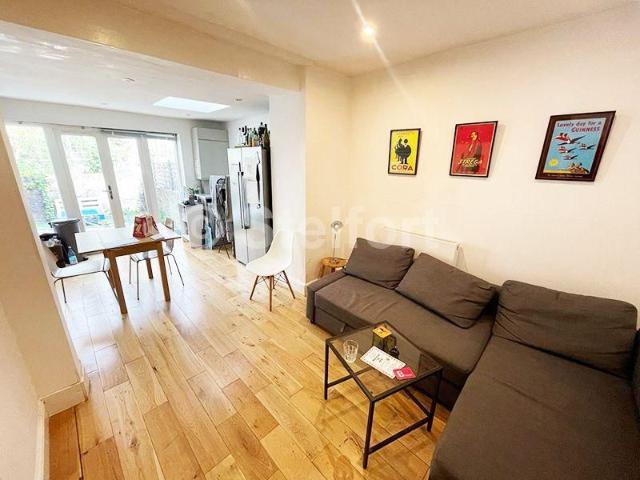 4 bedroom terraced house to rent