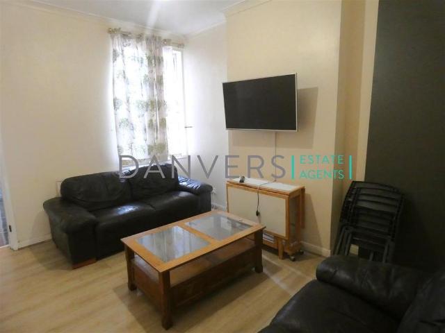 4 bedroom terraced house to rent