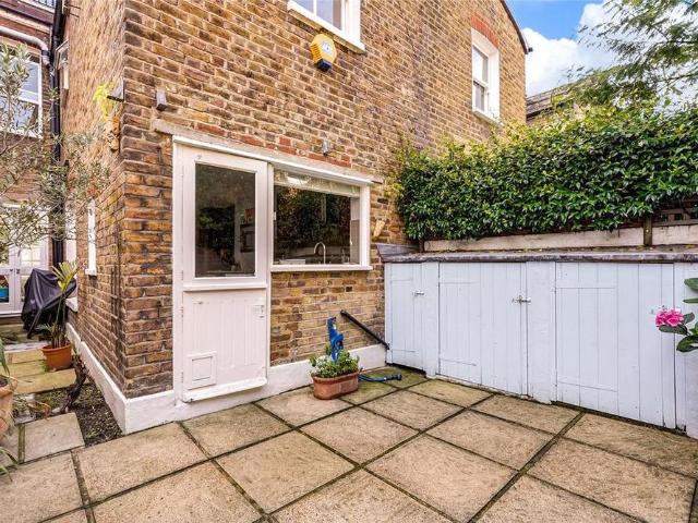 4 bedroom terraced house to rent